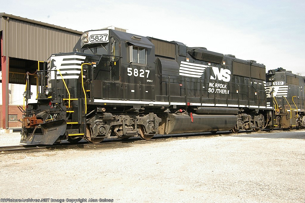 NS GP38-3 5827